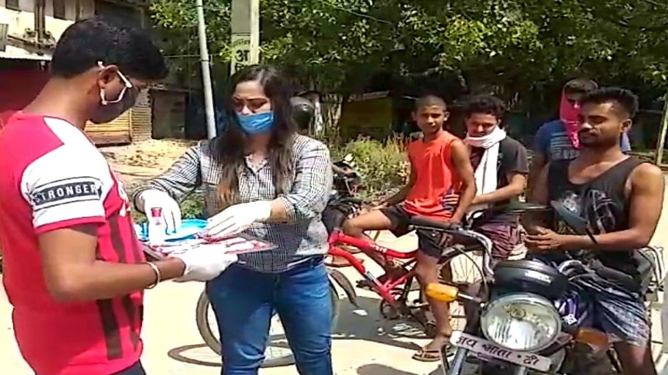 Singer versha tiwari awaring people due to corona | बिहार: सिंगर वर्षा ...