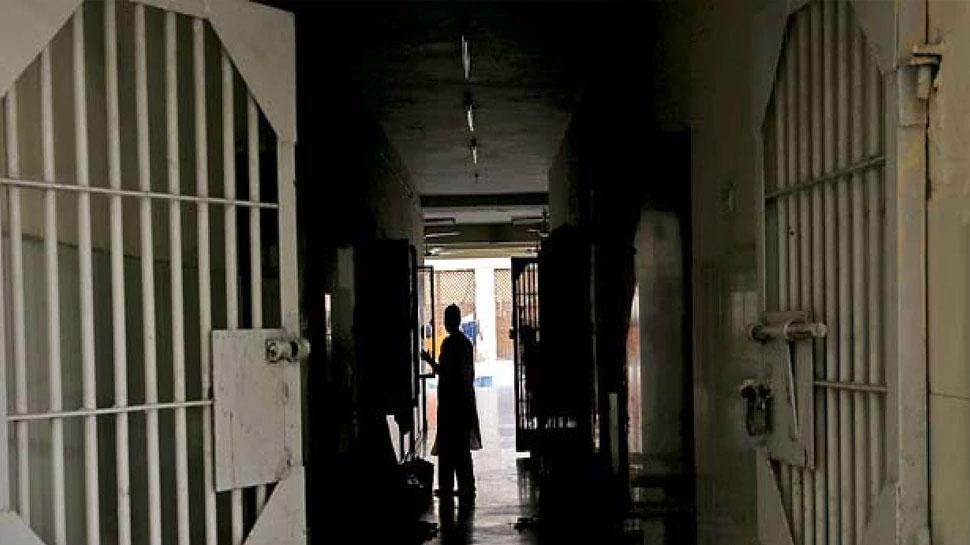 delhi mandoli jail 17 prisoners coronavirus positive | मंडौली जेल में ...