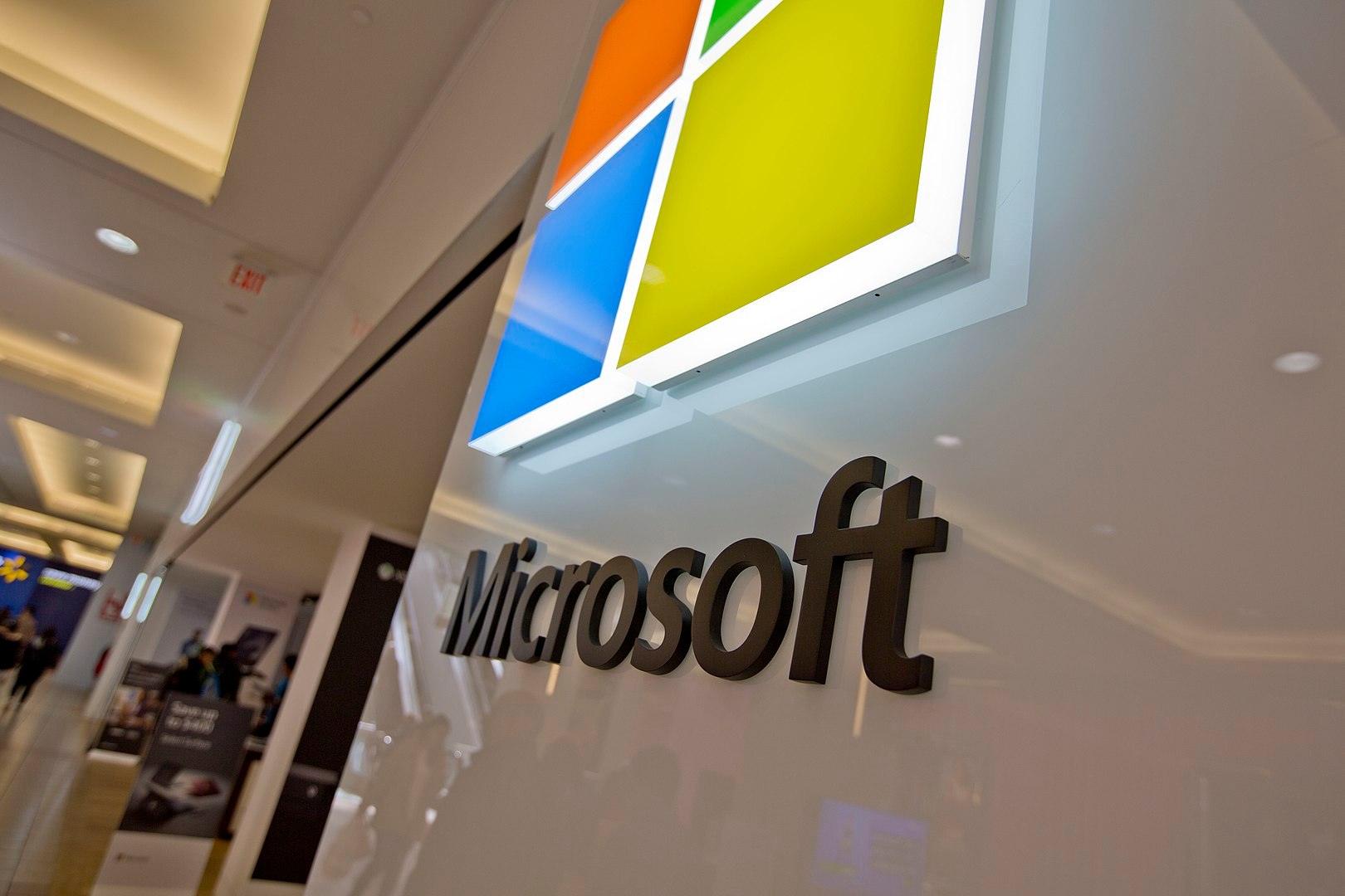 microsoft closes all retail stores worldwide just focusing on online ...
