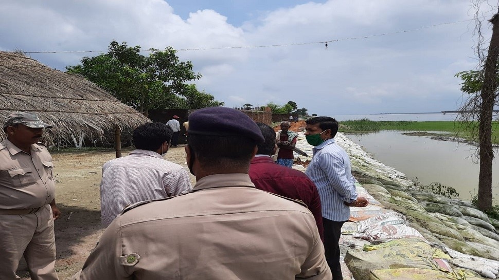 Flood fighting work complete On the banks of gandak river in Bagha|बगहा ...