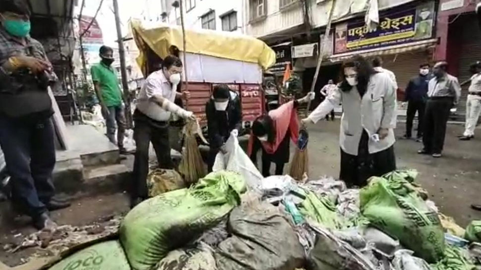 cleanest city Indore 7000 sweepers on leave citizens took up the task ...