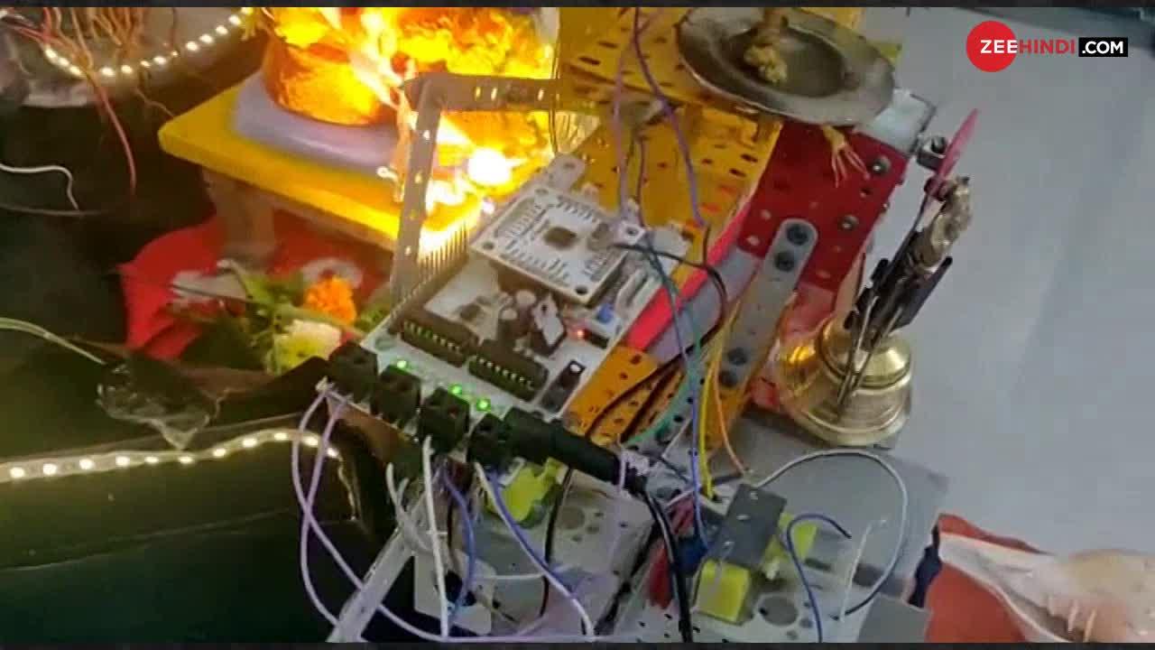 In pune Vinit deshmukh made a robot who do aarti of lord ganesha amid ...