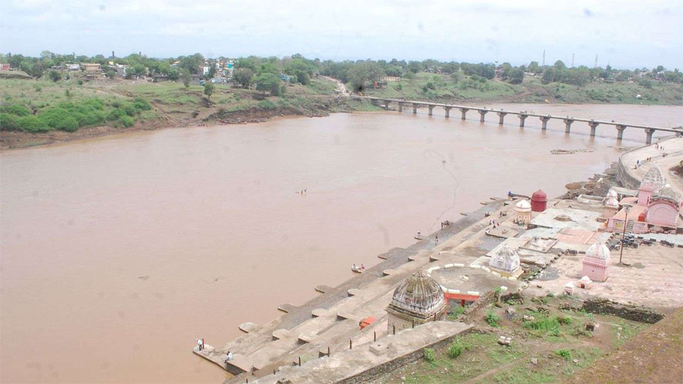 7 crore barrage Shedding in Tapti river flood | ताप्ती नदी की बाढ़ में ...