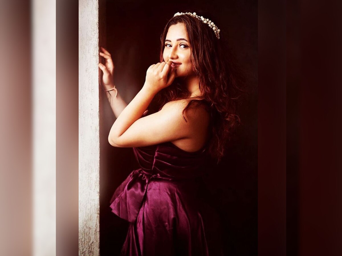 Rashami Desai shared bold photos | Rashami Desai ने शेयर कीं बोल्ड ...