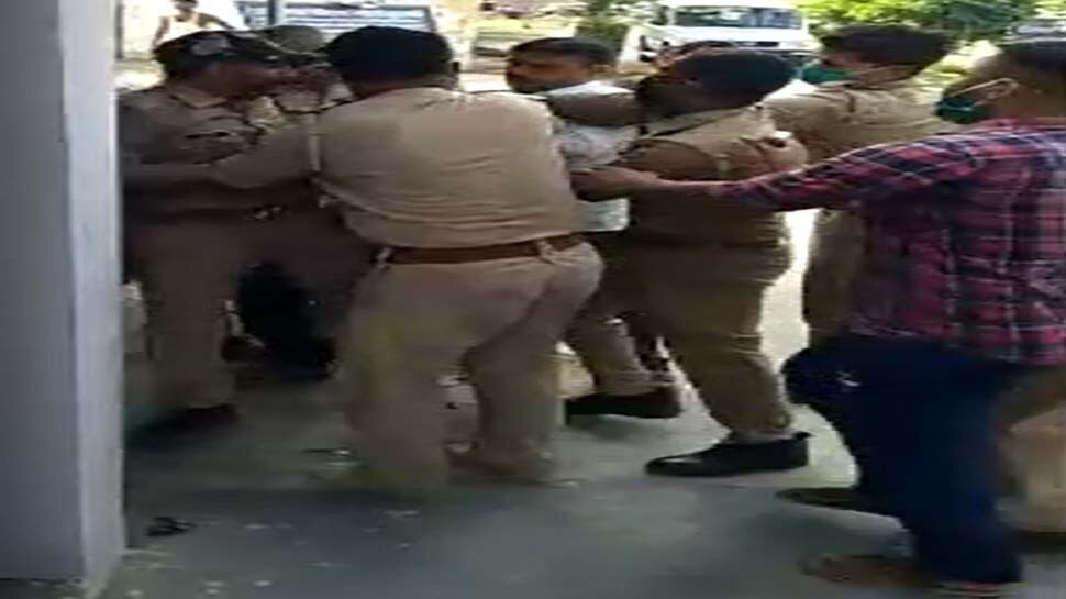 Hamirpur police and army man shahid fight inside the police station ...