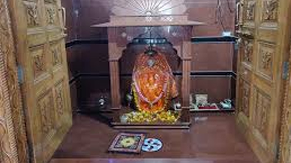 Know about Jhari wale hanuman baba mathura | कलयुग के साक्षात देव ...