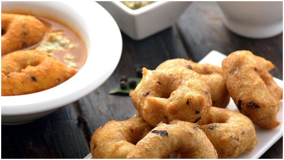 south indian medu wada recipe for breakfast | ब्रेकफास्ट में घर पर ...