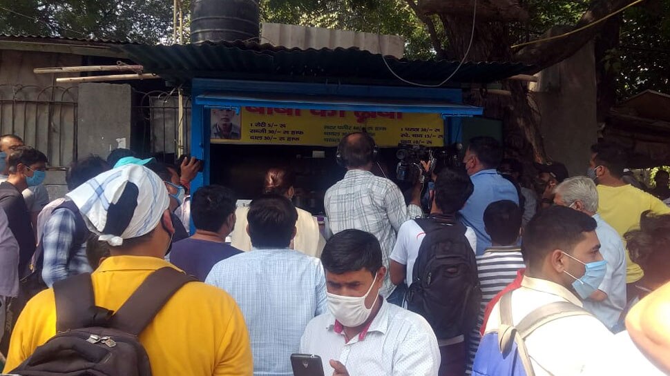 Massive crowd of people gathered at 'Baba Ka Dhaba', see photos ...