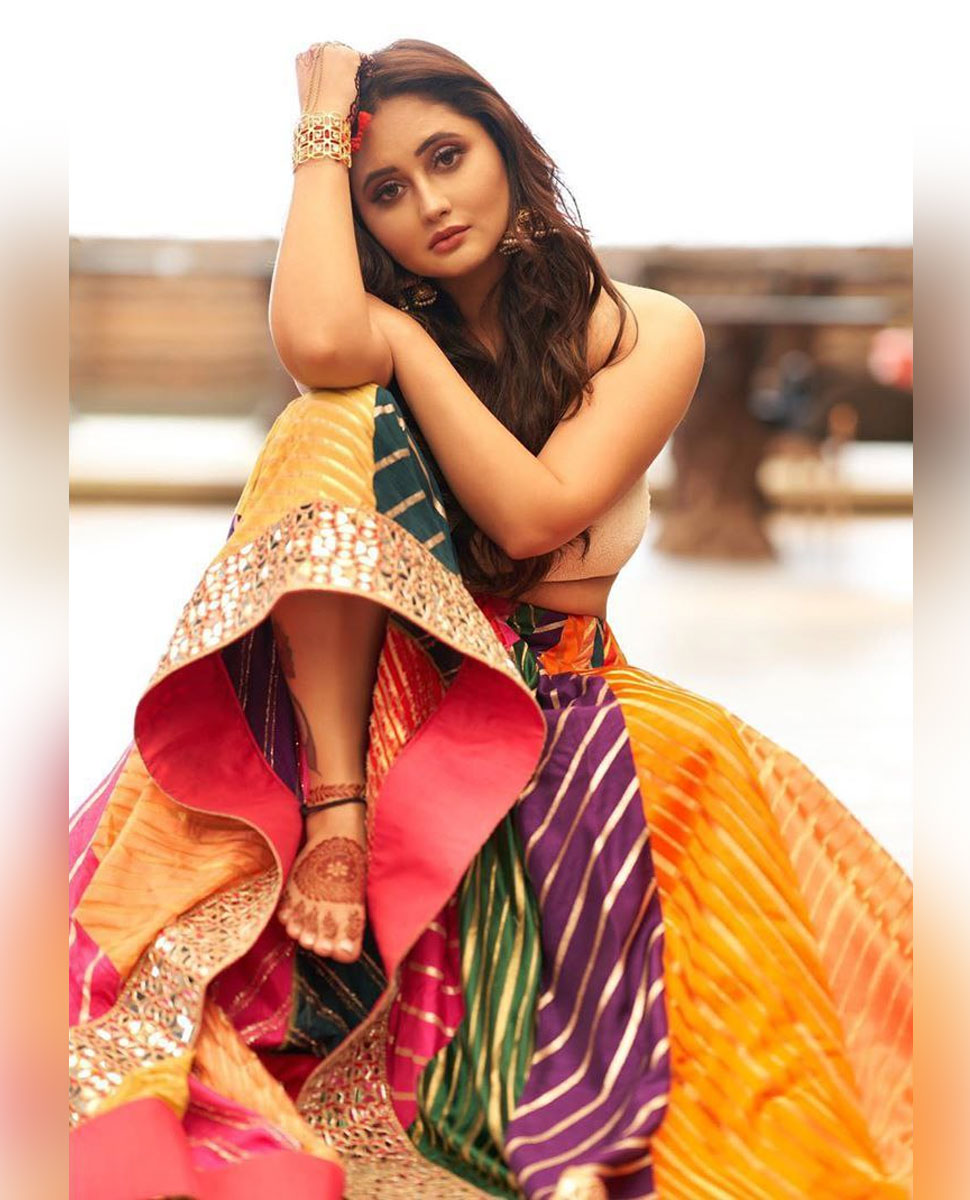 Fans of Rashmi Desai lost their hearts on these beautiful pictures ...