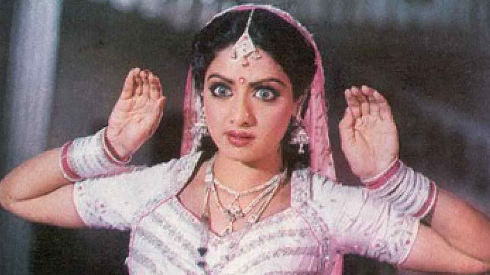 These actresses played the role of Nagin in Bollywood | इन एक्ट्रेस ने ...