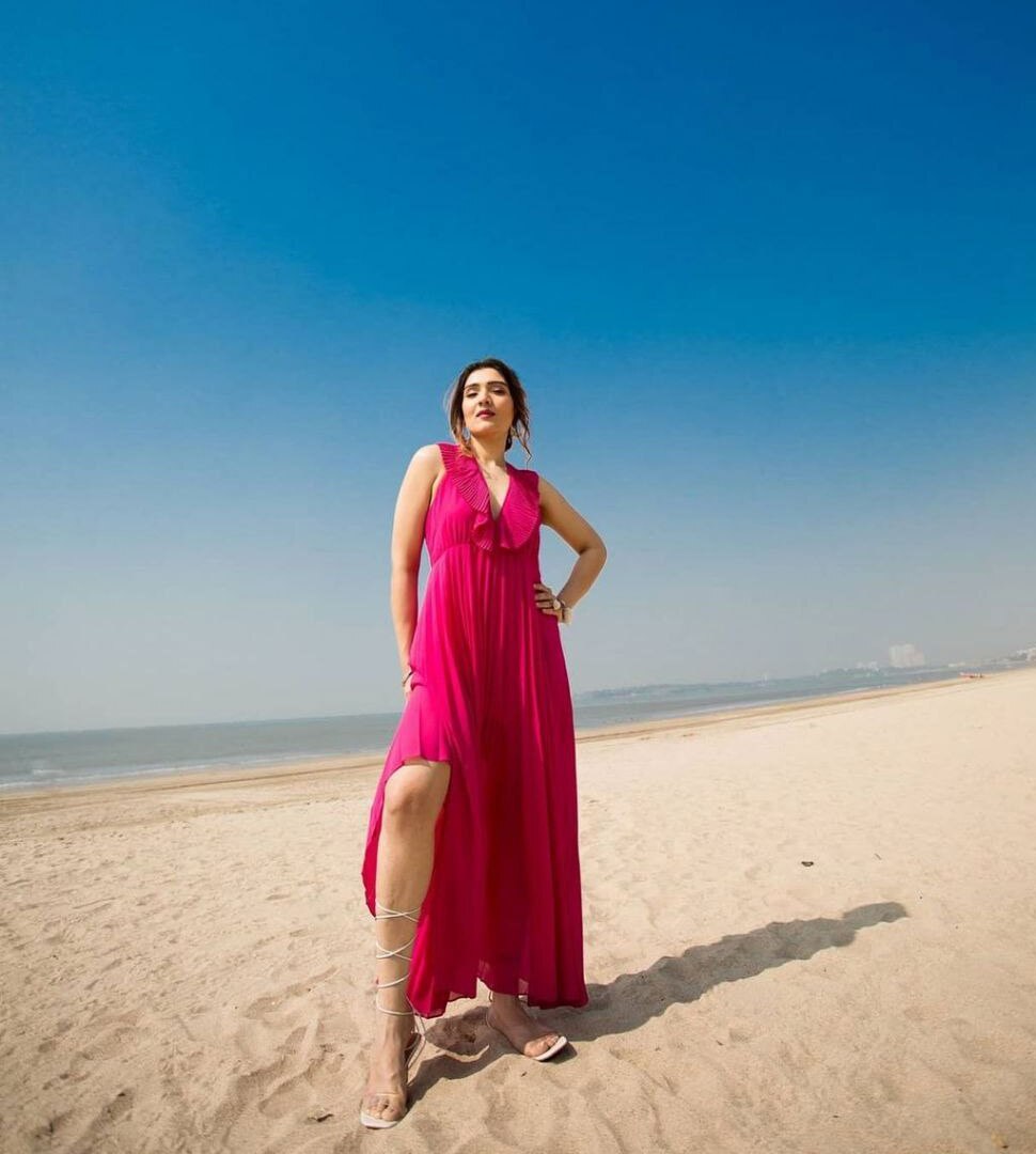 Govinda proud of his daughter Tina Ahuja's acting skills | वायरल हुईं ...