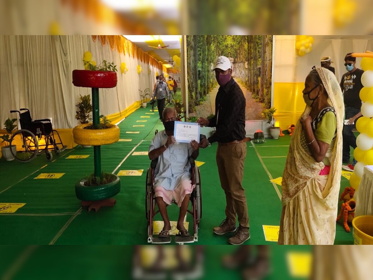 Old and pwd voters comes out to caste his votes in bihar election 2020 ...