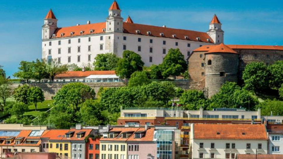 No Mosque in Slovakia | ଏହି ଦେଶରେ ମୁସଲମାନ ଅଛନ୍ତି ହେଲେ ମସଜିଦ୍ ନାହିଁ ...