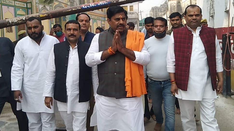 MP Protem Speaker Rameshwar Sharma in Ayodhya ask Farmers to trust PM ...