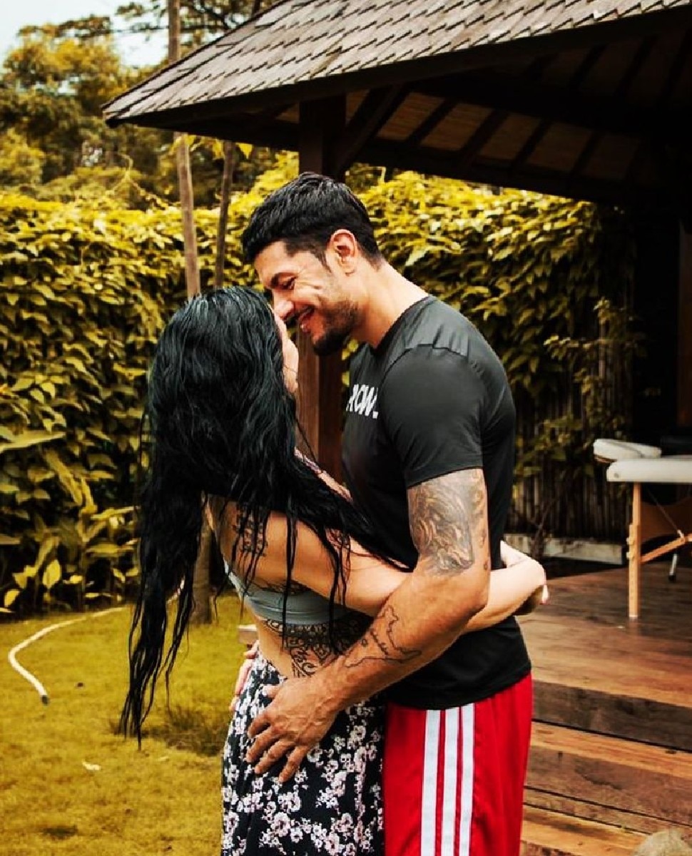 Krishna Shroffs ex boyfriend Eban Hyams react on her new photo kissing ...