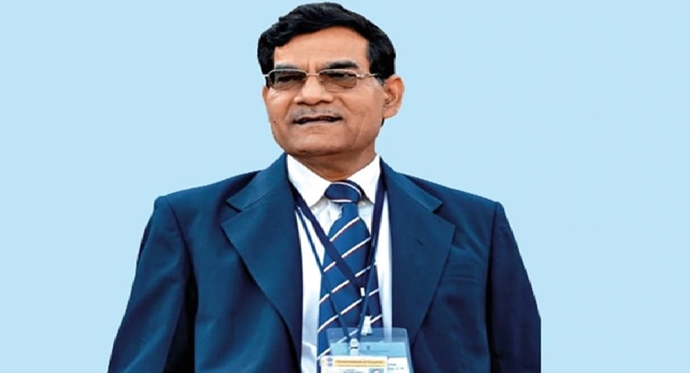 ias arvind kumar sharma takes vrs | PM मोदी के भरोसेमंद AK Sharma ने ...