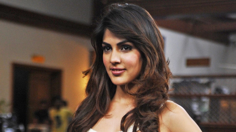 Rhea Chakraborty gets support from Mahesh Bhatt wife Soni Razdan | Rhea ...