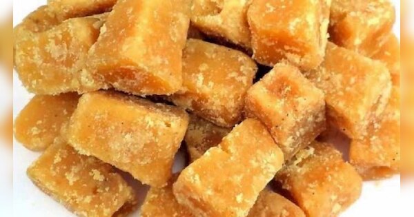 Students made a unique innovation to make jaggery from rotten bananas ...