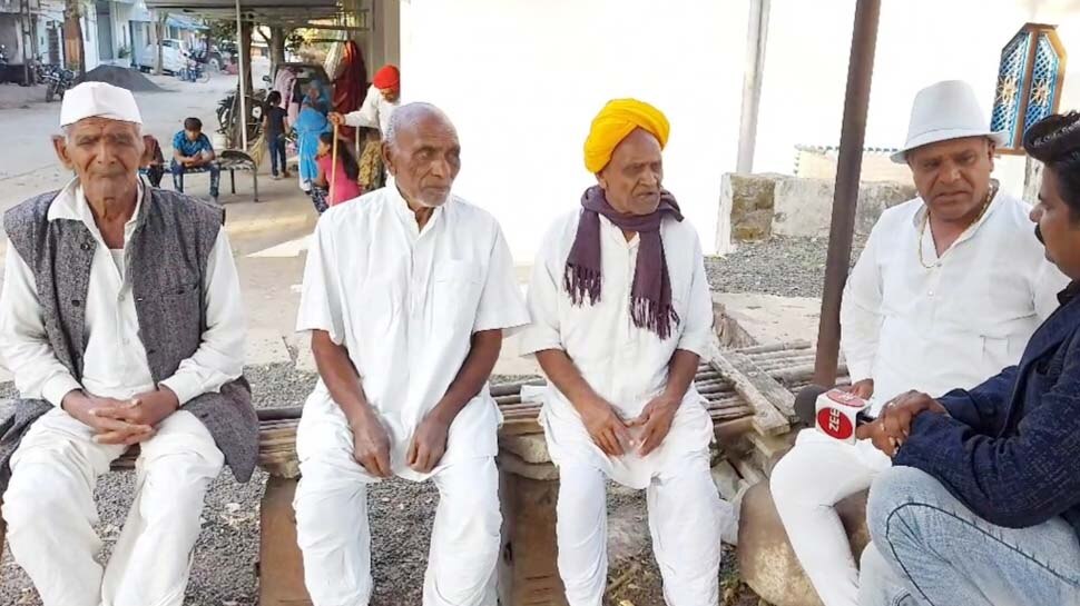 A village in ratlam adopted Khadi till date entire generatio wear Khadi ...