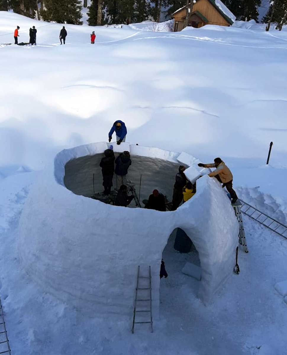 Kashmir's first Igloo Cafe prepared from Gulmarg snow, see superb PICS ...