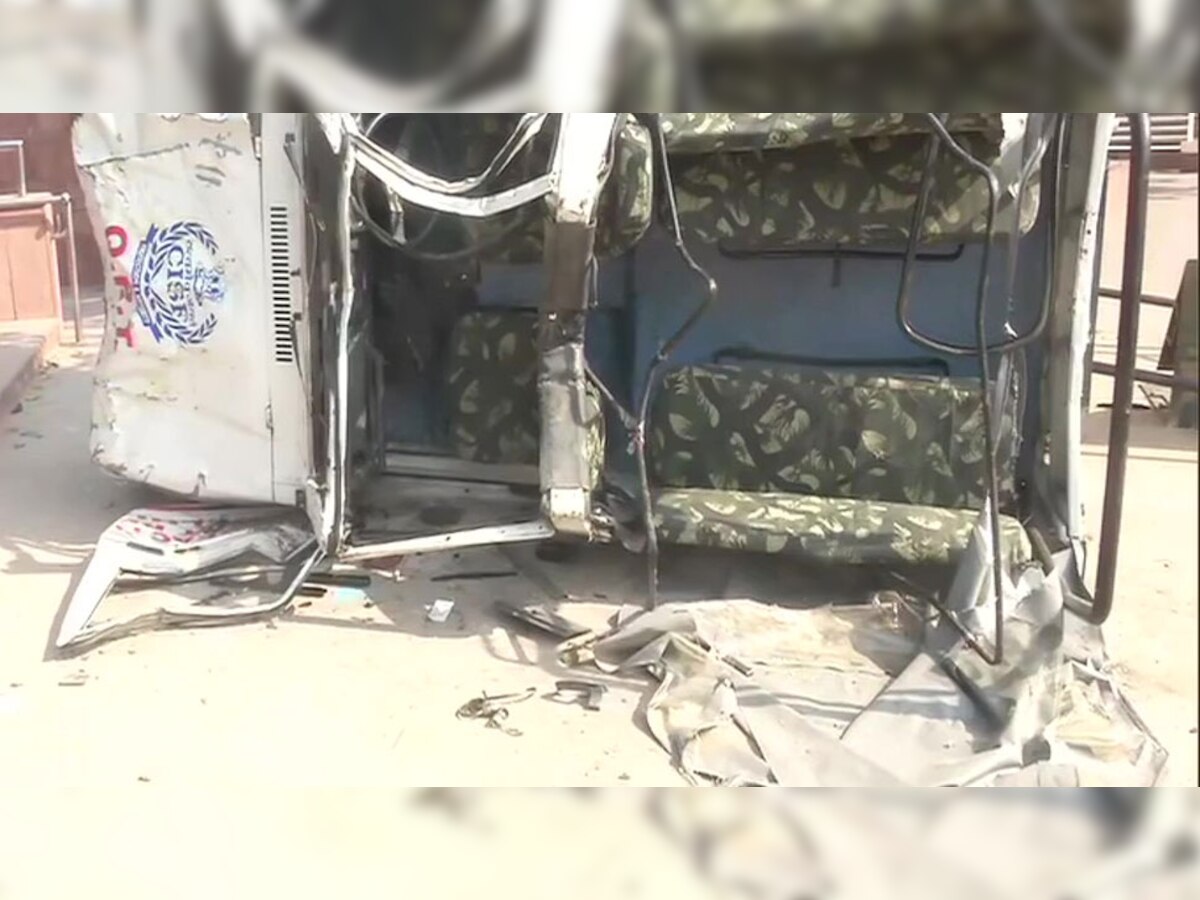 Farmers Protest Photos of Red Fort after Tractor Parade violence ...