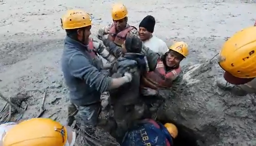 itbp jawan rescue viral video a labour dancing after rescure | Glacier ...