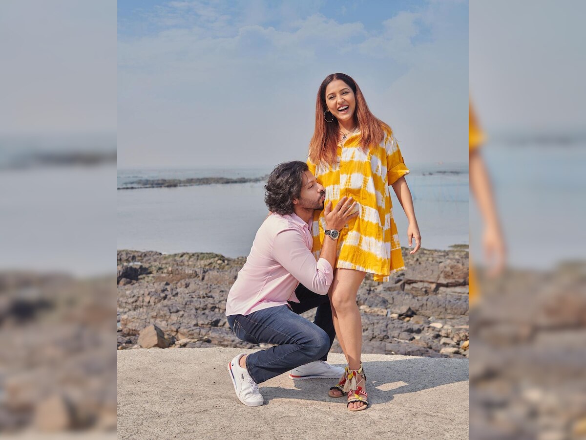 Singer Neeti Mohan Announces her Pregnancy share photos with husband ...