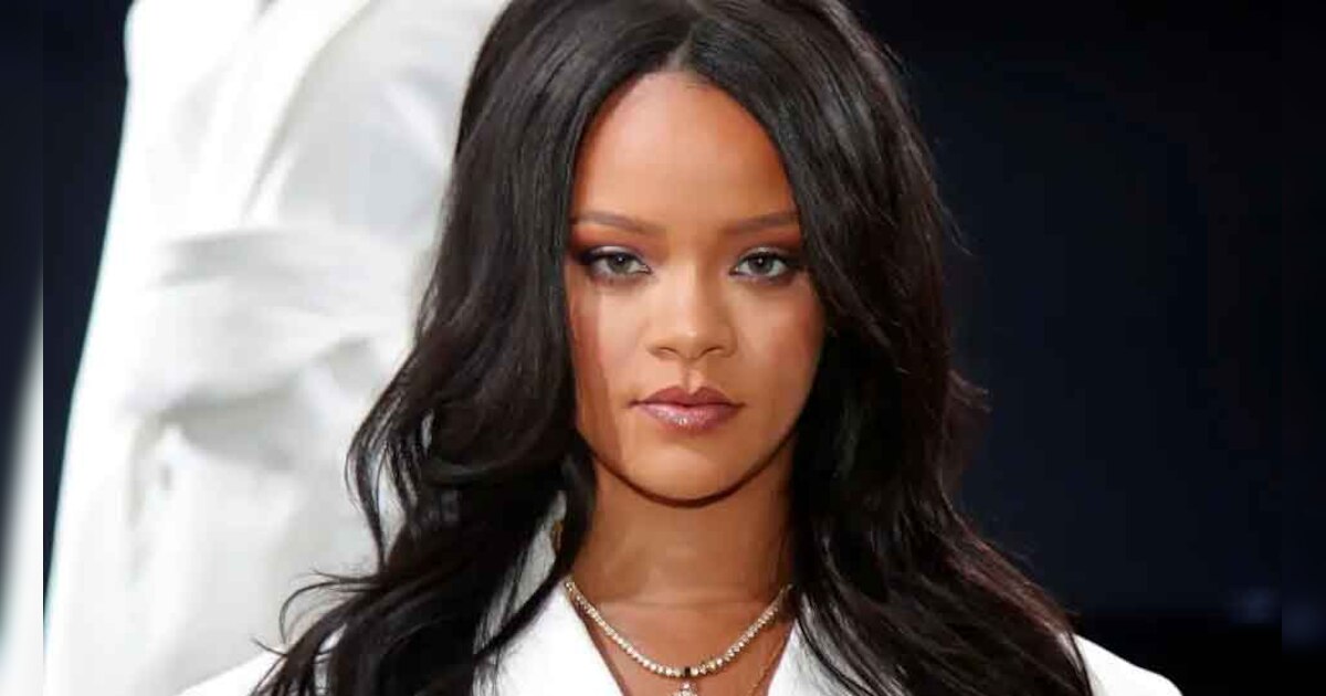 Pop Singer Rihana become controversial once again | ପୁଣି ମୁଣ୍ଡ ଟେକିଲା ...