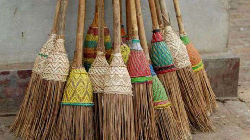 According to Vastu Shastra Dont Use Broom in these Ways Otherwise ...