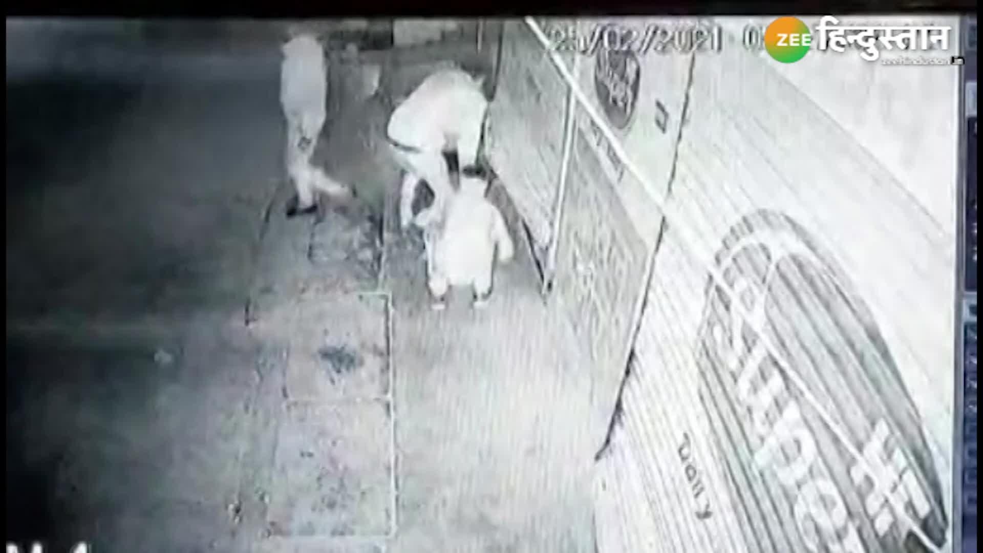 CCTV footage of thief stealing from Three shops in one night is getting ...