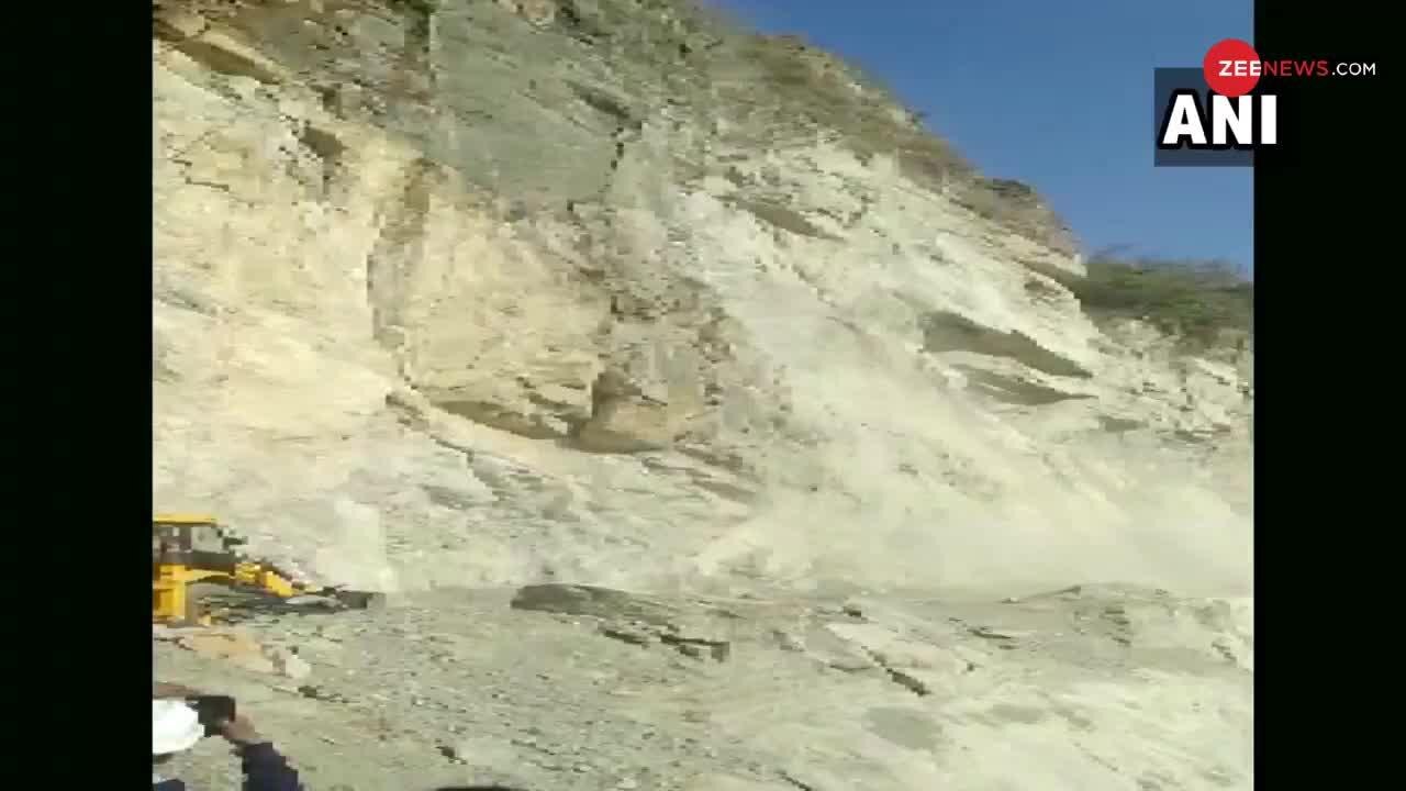 Uttarakhand: A landslide occurred at NH58 in Tehri Garhwal. | Video ...