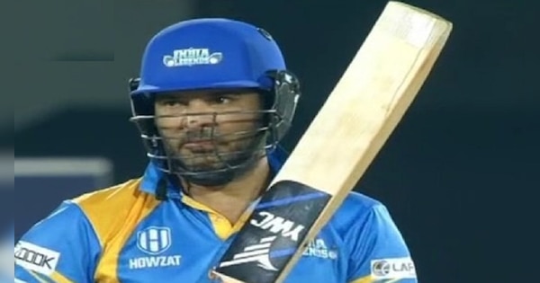 Yuvraj Singh hit 4 six in four balls against South Africa Legends ...
