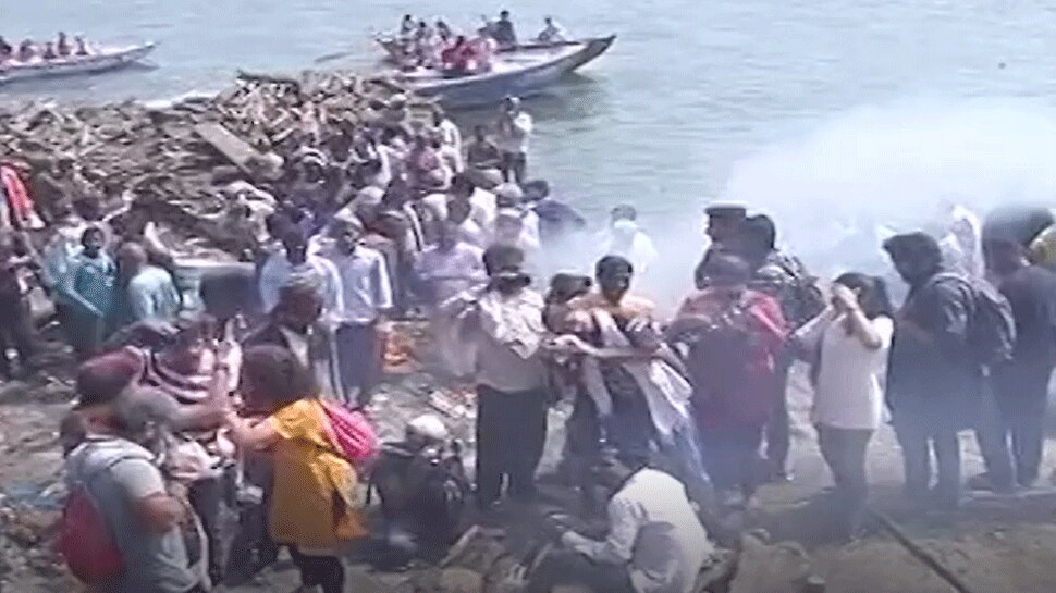 Special Holi Played In Varanasi With Bhoots Check Full Details Here ...