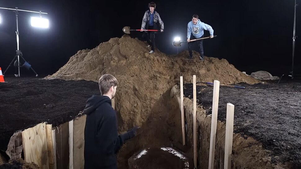 YouTuber Mr Beast spends 50 hours buried alive in coffin | 50 घंटे तक ...