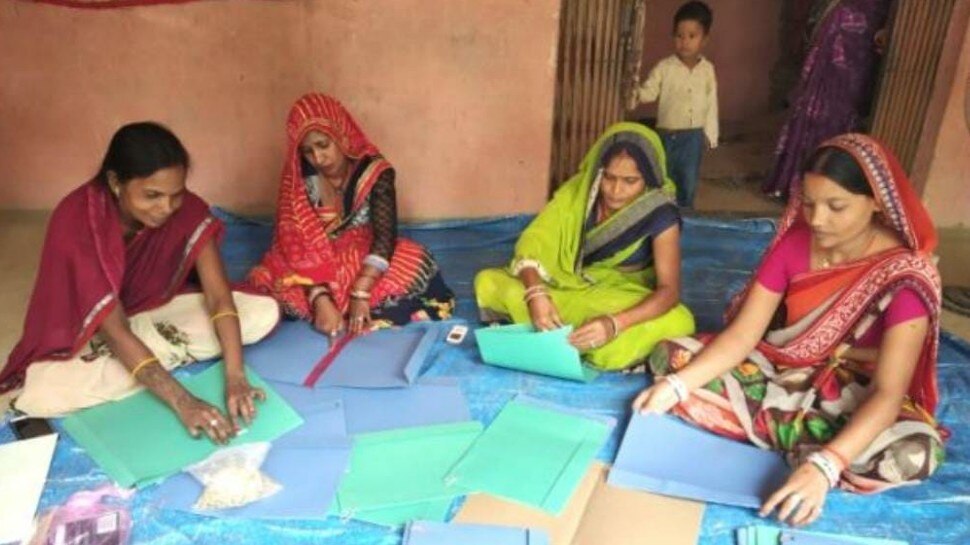 Gorakhpur women started nari shakti paper group now earning thousands ...