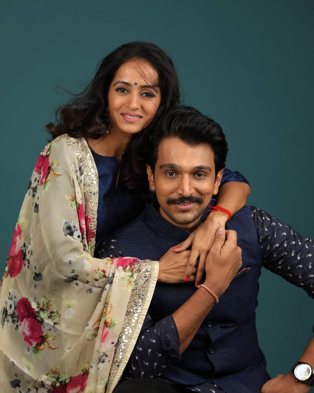 Scam 1992 fame prateek gandhi wife Bhamini Oza Gandhi looks stunning ...