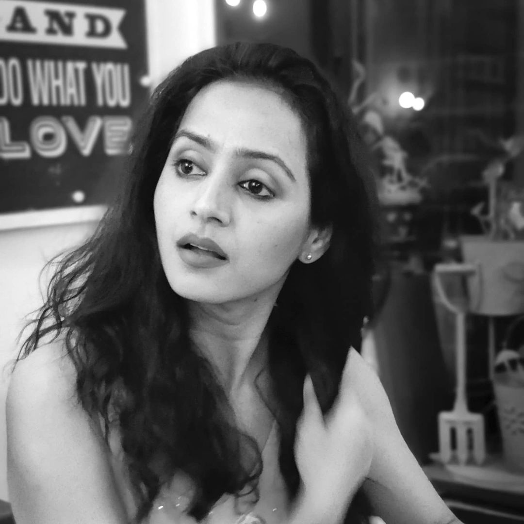 Scam 1992 fame prateek gandhi wife Bhamini Oza Gandhi looks stunning ...