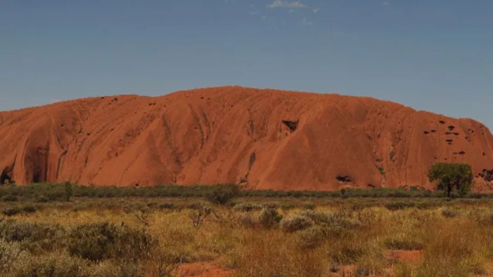 Australia: color changing rock of Uluru in North Australia zone ...