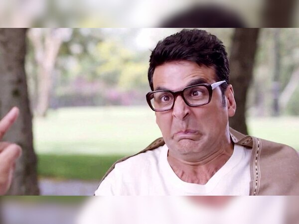Akshay Kumar cant control his laughter as he re watches his screen test ...