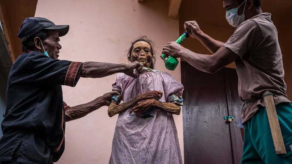 Torajan people of Indonesia: Even after death, family stays with the ...