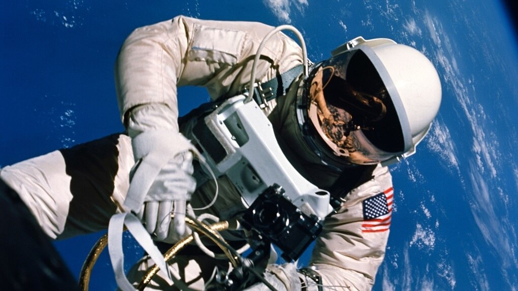 first human baby born in space mars moon SpaceX NASA | अंतरिक्ष में ...