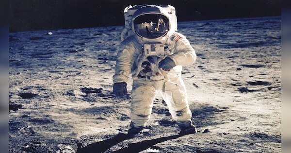 first human baby born in space mars moon SpaceX NASA | अंतरिक्ष में ...