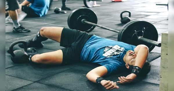 overtraining effects on body too much exercise symptoms janiye zyada ...