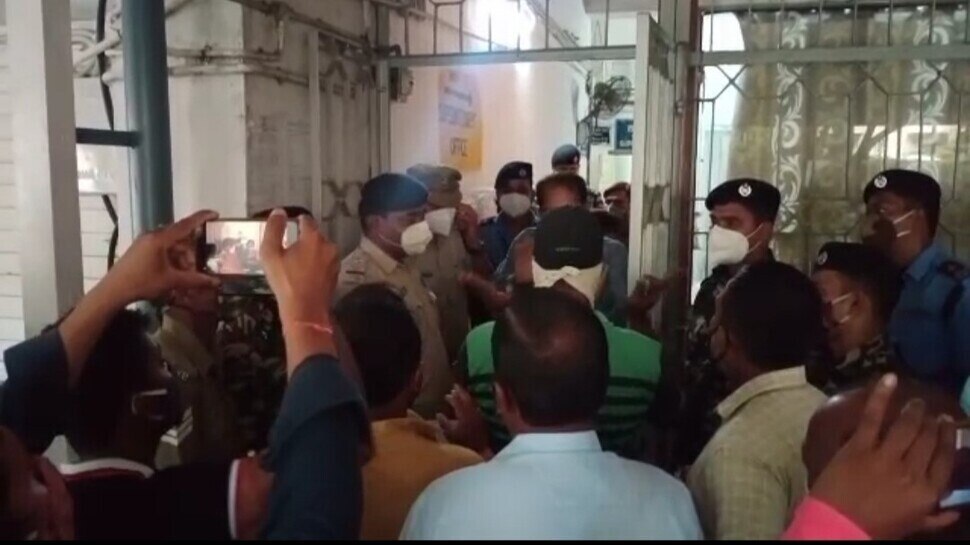 ruckus at Burla VIMSAR over the work of the Security Agency | ସୁରକ୍ଷା ...