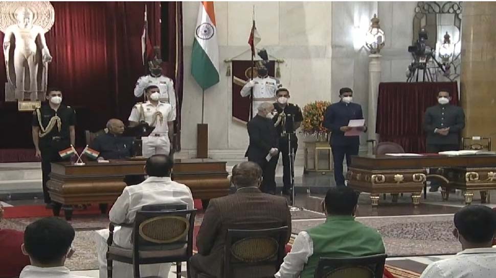 Sarbanand sonowal takes oaths as minister in Modi Government HTZS ...