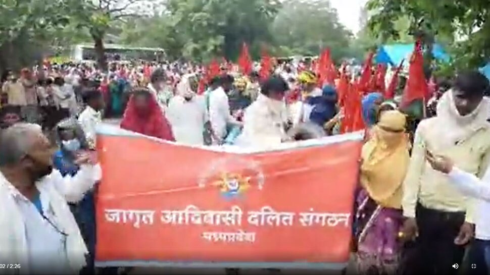 Aadiwasi Andolan people gathered infront of khandwa collectorate ...