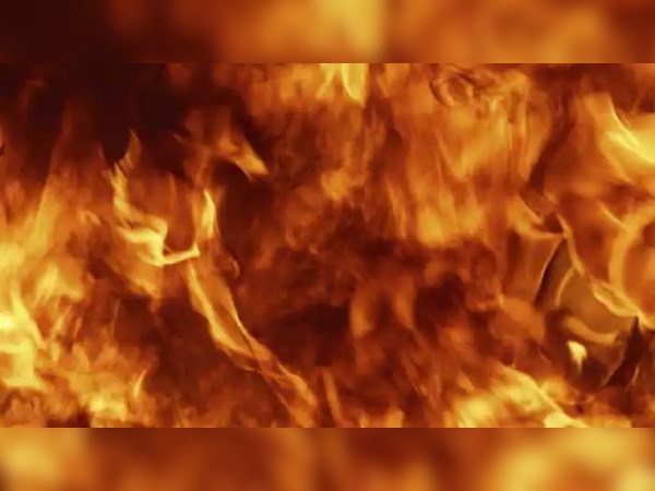 Muzaffarpur Truck set up Fire on NH 57 people got burnt| मुजफ्फरपुर में ...
