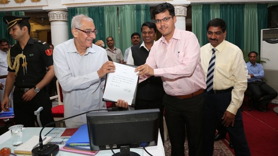 Shashank Mishra IAS Success Story: Journey of IIT passout Engineer to ...