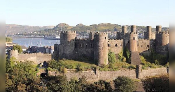 Ghost of girl whispers dont tell them to visitors Inside the haunted ...