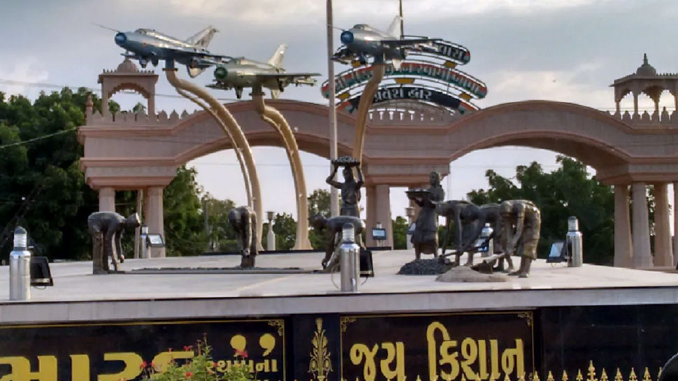 With 17 banks and more than Rs 5000 crore deposit, Madhapar village is ...